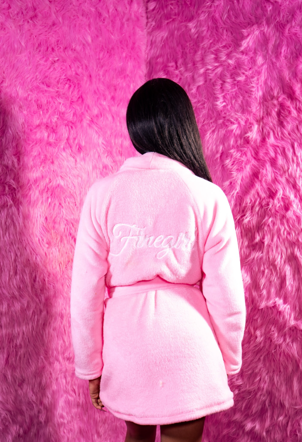 So 2000s Robe – Fine Girl